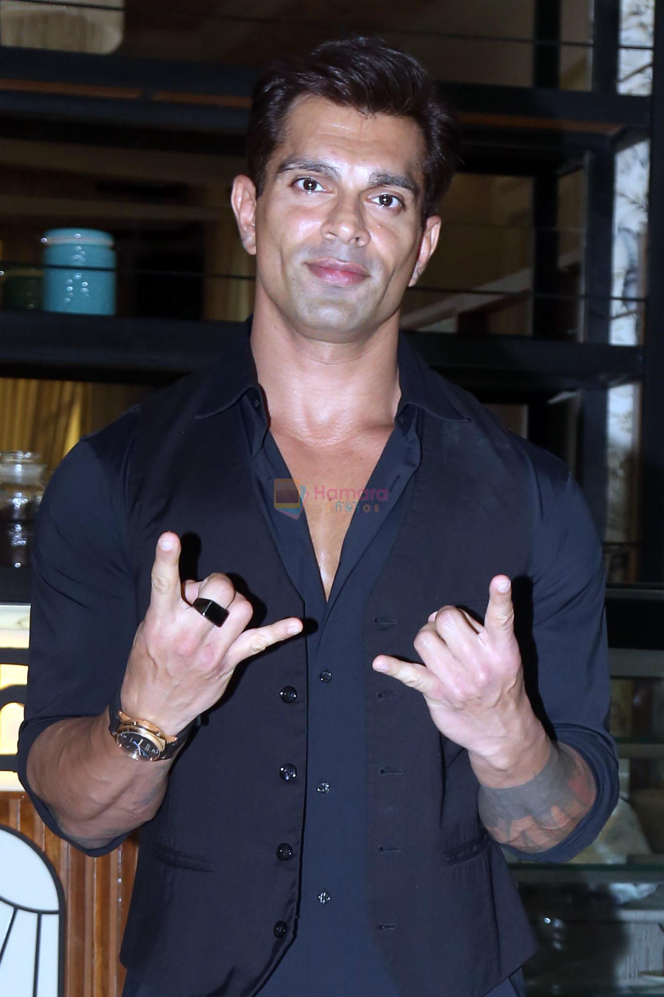 Karan Singh Grover spotted at Bandra on 12th August 2023 / Karan Singh Grover - Bollywood Photos